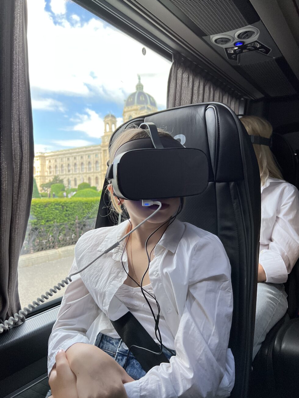Interactive tour to explore Vienna with virtual reality with Future Bus ...